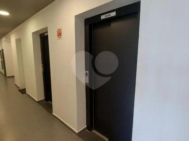 Loft a venda no Centro de Curitiba com uma vaga de garagem