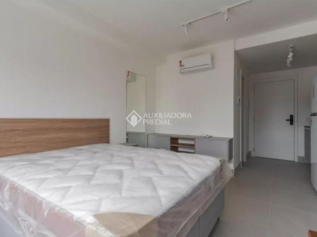 Loft com 1 quarto e 26m² para alugar em Passo da Areia, Porto Alegre