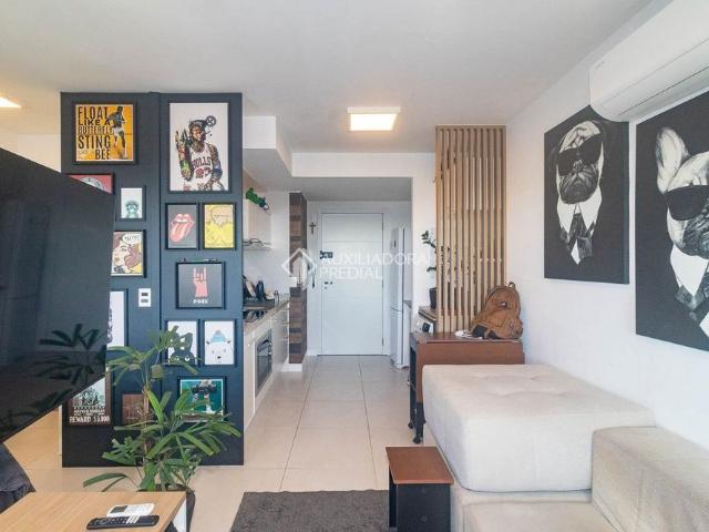 Loft com 1 quarto e 42m² para alugar em Floresta, Porto Alegre