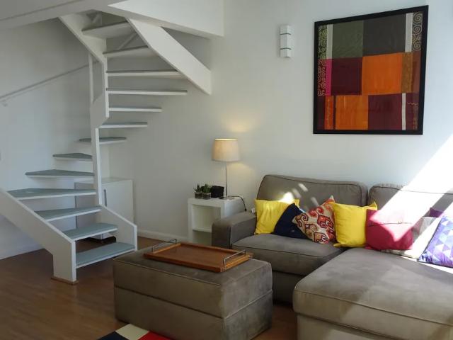 Loft duplex mobiliado e decorado com serviços tem 45 m2 com 1 quarto 1 vaga