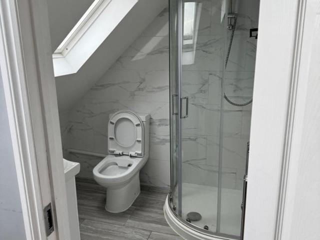 Loft Studio self contained £850pcm