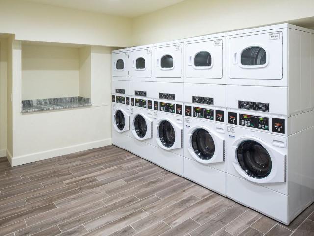 Lofts at Baymeadows | Flexible Leases Studio Apartment for Rent at 8050 Baymeadows Cir W, Jacksonville, FL 32256 Baymeadows