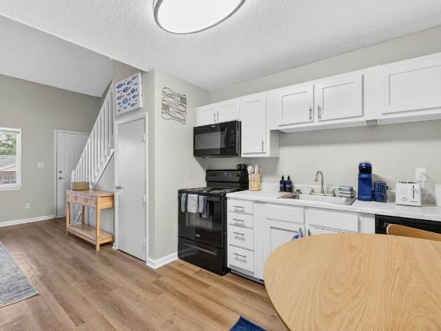 Lofts of Wilmington 1 Bedroom Apartment for Rent at 5208 Ringo Dr Apt 2, Wilmington, NC 28405