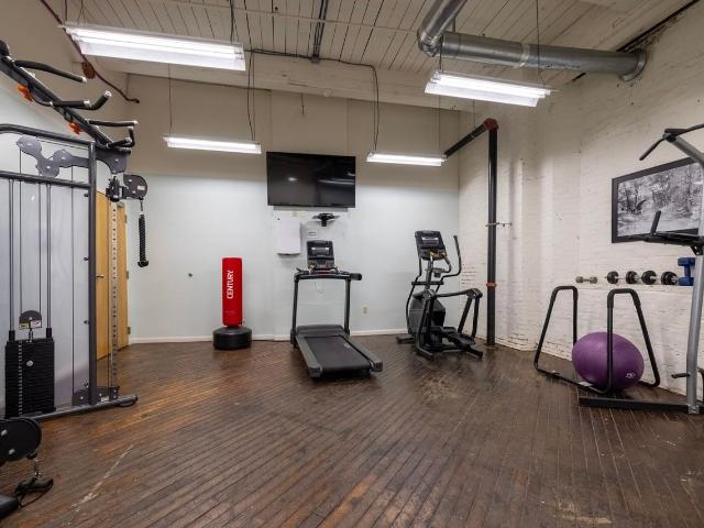 Lofts of Broadway 1 Bedroom Apartment for Rent at 419 Finzer St, Louisville, KY 40203 Smoketown