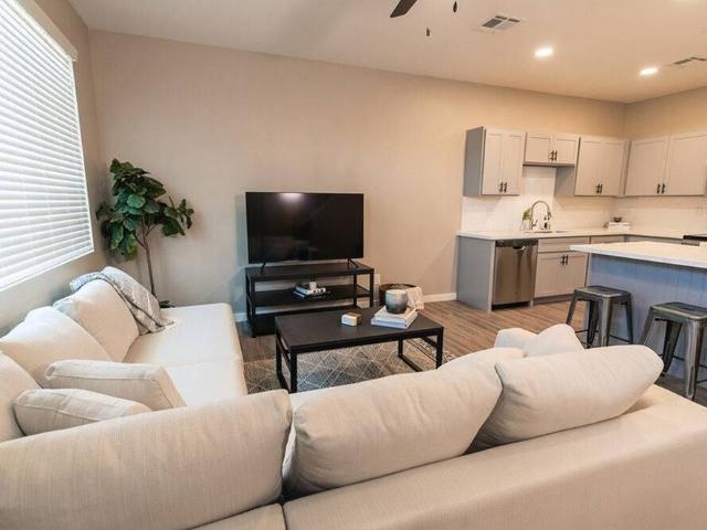 Lofts on 8th | Student Housing 4 Bedroom Apartment for Rent at 957 S Gary Dr, Tempe, AZ 85281 University Heights
