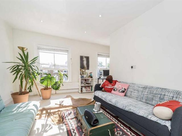 Loftus Road, London W12 1 bed flat to rent £2,000 pcm £462 pw