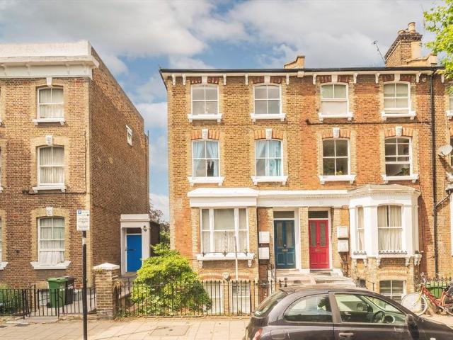 Loftus Road, London W12 1 bed flat to rent £2,000 pcm £462 pw