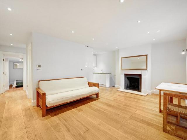 Loftus Road, London, W12 2 bed apartment to rent £2,500 pcm £577 pw