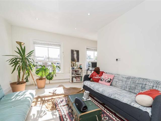 Loftus Road, Shepherds Bush W12, 1 bed flat to rent, £2,000 pcm | PrimeLocation