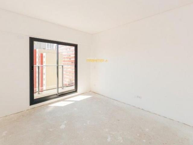 Log Studio 24m2 com excelente infraestrutura no Centro de Curitiba