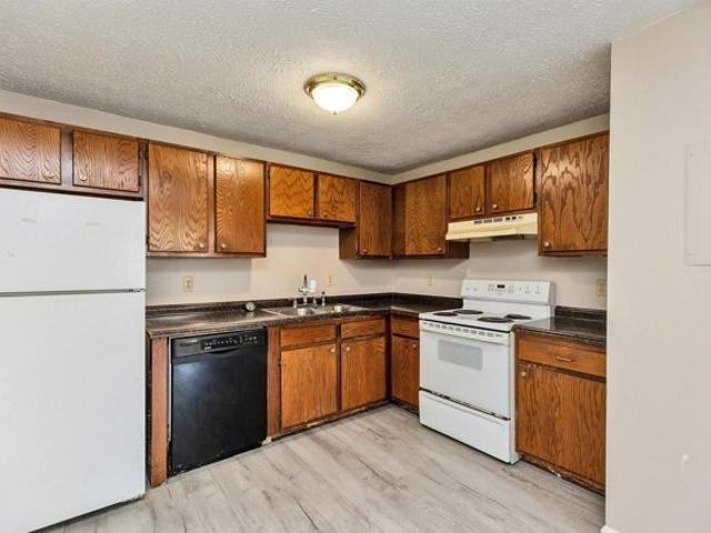 Log St Apt A, Manchester, Condo For Sale