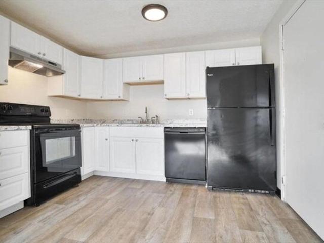 Log St Apt D, Manchester, Condo For Sale