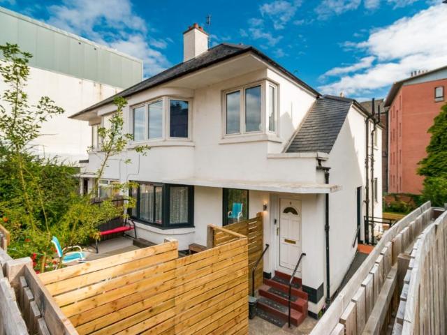 Logie Green Road, Canonmills. 2 bed villa to rent £1,550 pcm £358 pw