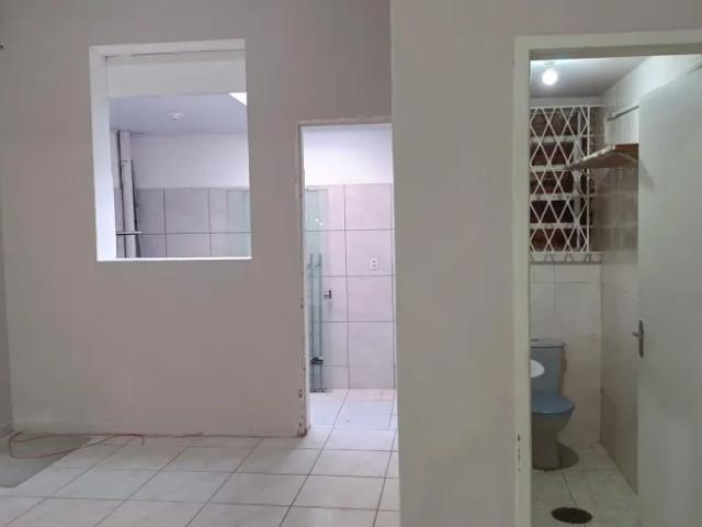 Lojão no miolo da Av. Assis Brasil