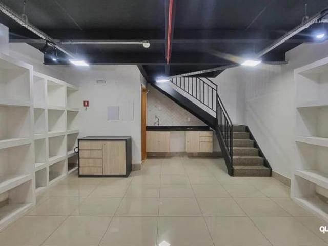 Loja no Le Club em Águas Claras com Mezanino e Ar condicionado