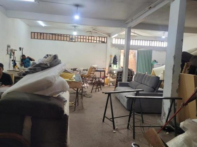 Loja boa estrutura, lote escriturado pela Terracap, com 200m²
