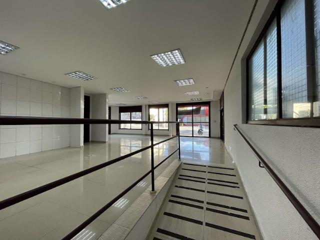Loja C 351,34 m² Centro Comercial ÁAREA Já LOCADO c/ RENDA, VENDE.