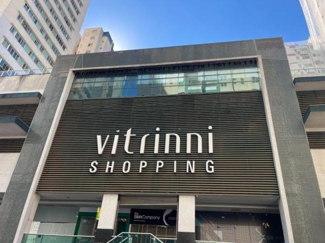Loja Comercial ao Lado da Praça de Alimentação do Vitrinni Shopping