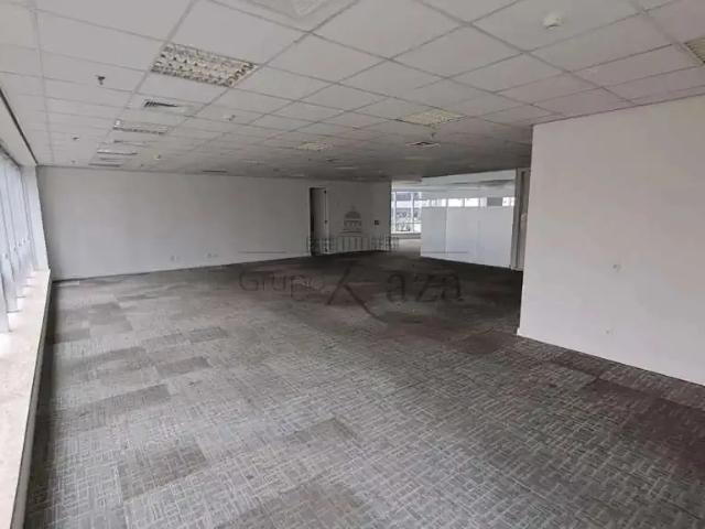 Loja / Comércio para Locação em São Paulo/SP Brooklin 3 Quartos