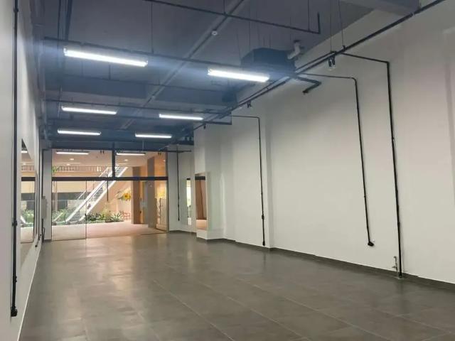 Loja / Comércio para Venda em Barueri/SP Sítio Tamboré Alphaville