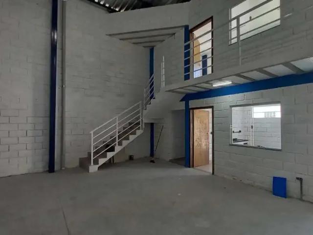Loja / Comércio para Venda em São Sebastião/SP Varadouro 3 Quartos