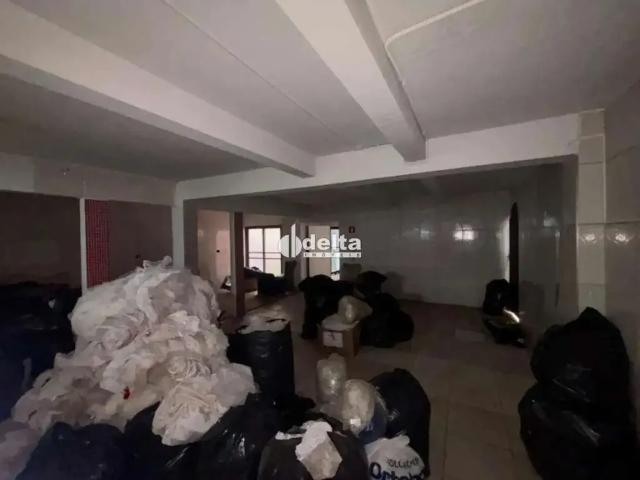 Loja / Comércio para Venda em Uberlândia/MG Centro 5 Quartos