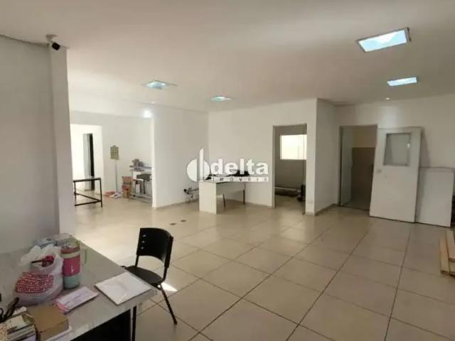 Loja / Comércio para Venda em Uberlândia/MG Centro 3 Quartos