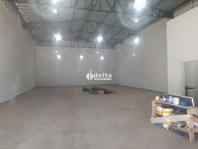 Loja / Comércio para Venda em Uberlândia/MG Conjunto Segismundo Pereira