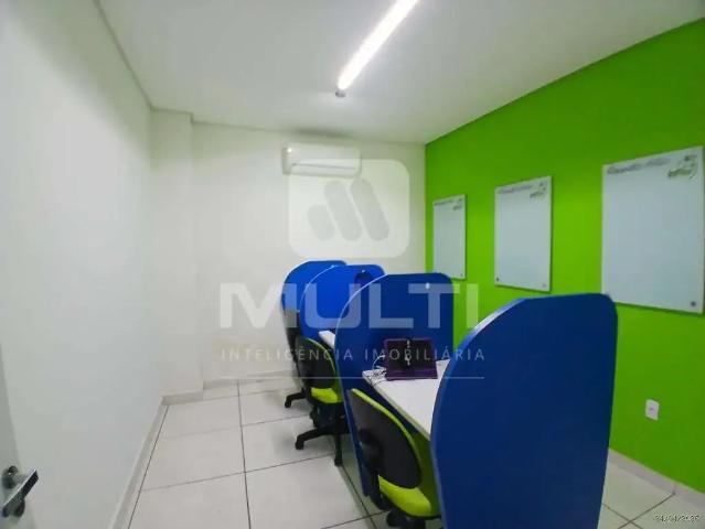 Loja / Comércio para Venda em Uberlândia/MG Santa Mônica 8 Quartos
