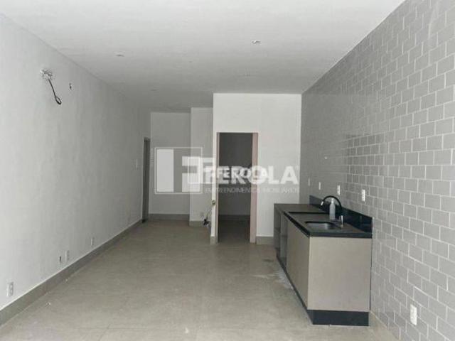 LOJA TÉRREA NA LATERAL DA COMERCIAL DA CLSW 104, DESOCUPADA