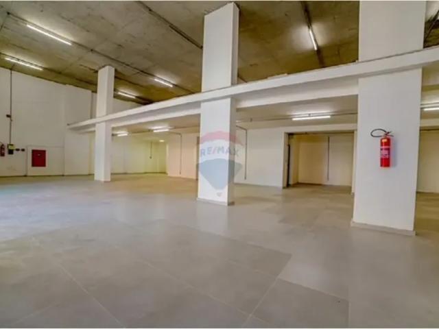 Lojao com 352m² para locação no Cascatinha