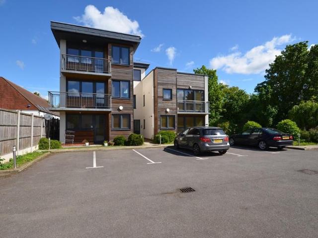 Lorcan Court, Bath Road, West Drayton UB7, 1 bed flat to rent, £1,350 pcm | PrimeLocation