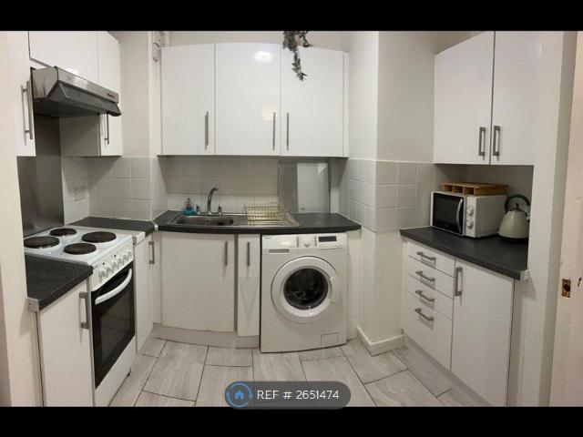 Lord Mountbatten Close, Southampton SO18, 1 bed flat to rent, £875 pcm | PrimeLocation