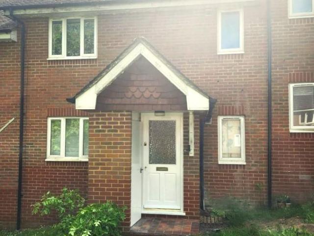 Lords Close, Shenley, Radlett WD7, 2 bed flat to rent, £950 pcm | PrimeLocation