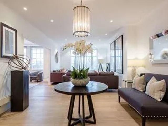 Lord's Pharmacy, 145 Park Road, London, NW8 7HY, United Kingdom | 4 bed apartment for rent #122907621 | Rentberry