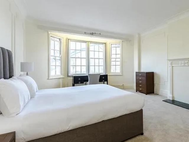 Lord's Pharmacy, 145 Park Road, London, NW8 7HY, United Kingdom | 5 bed apartment for rent #99598523 | Rentberry
