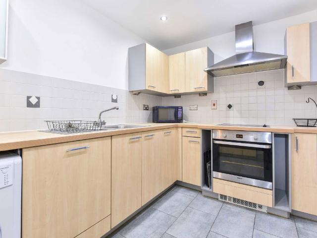 Lordship Lane, Dulwich SE22, 2 bed flat to rent, £2,300 pcm | PrimeLocation