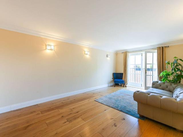Lordship Lane, East Dulwich, London SE22, 2 bed flat to rent, £2,800 pcm | PrimeLocation
