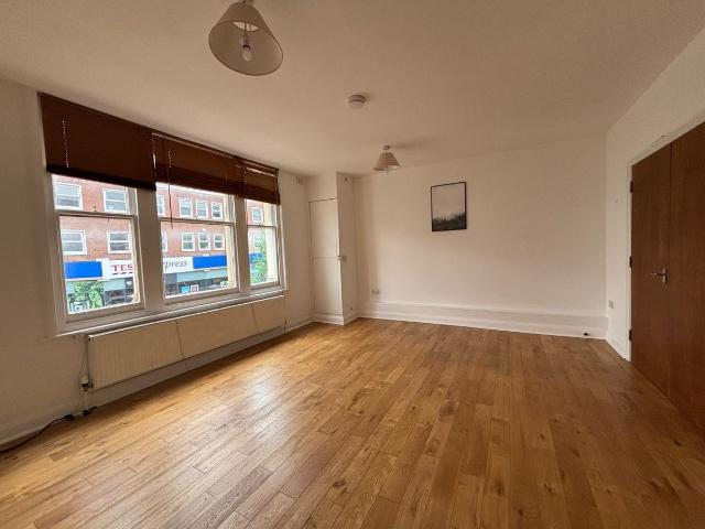 Lordship Lane, East Dulwich, London SE22, 2 bed flat to rent, £2,250 pcm | PrimeLocation
