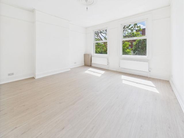 Lordship Lane, London, Greater London SE22, 2 bed flat to rent, £2,100 pcm | PrimeLocation