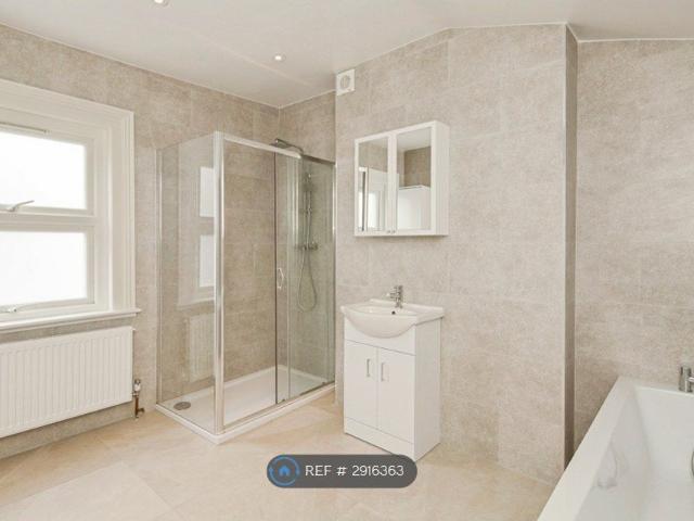Lordship Lane, London SE22, 2 bed maisonette to rent, £2,300 pcm | PrimeLocation
