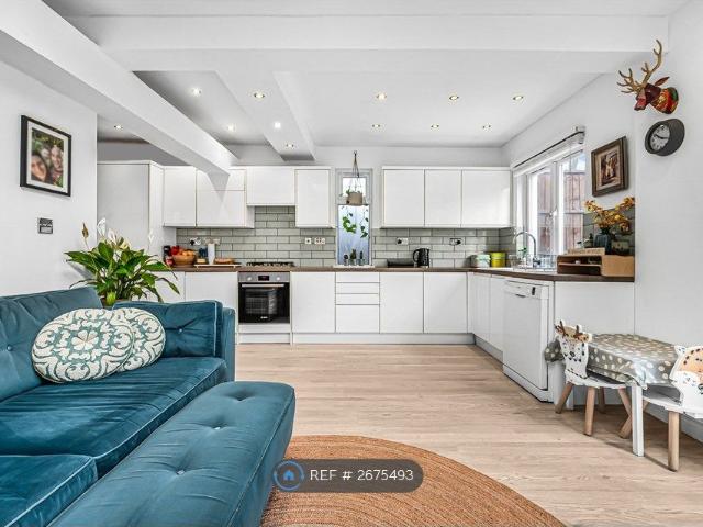 Lordship Lane, London SE22, 2 bed flat to rent, £2,300 pcm | PrimeLocation