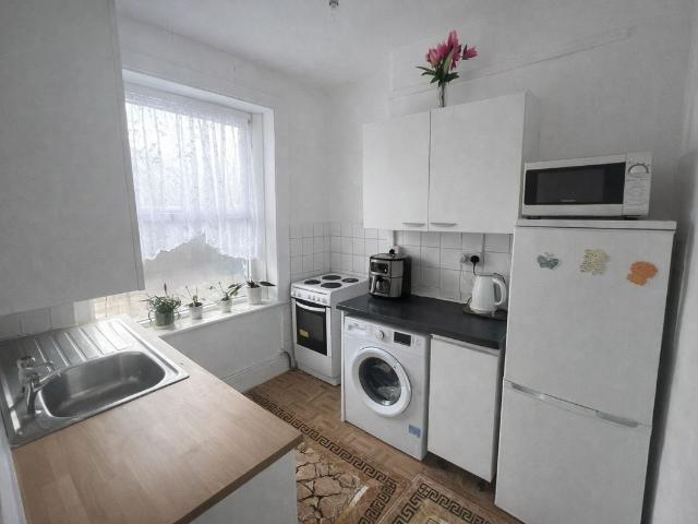 Lordship Lane, Tottenham N17, 2 bed flat to rent, £1,800 pcm | PrimeLocation
