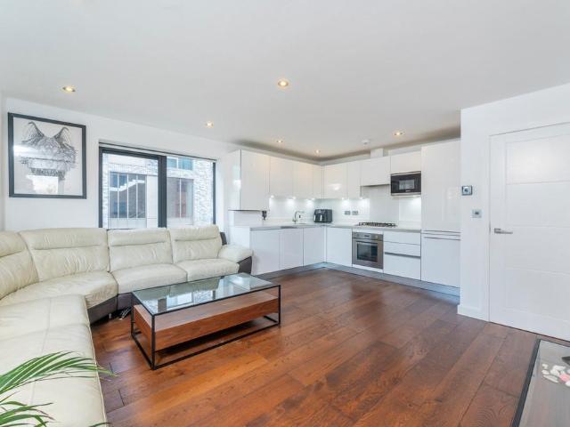 Loren Apartments, 51 Blair Street. 2 bed flat to rent £2,500 pcm £577 pw