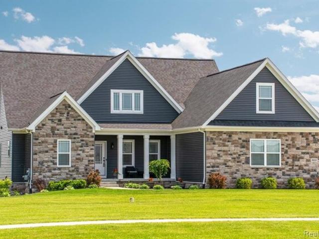 Loretta Ln, Green Oak Township, Home For Sale