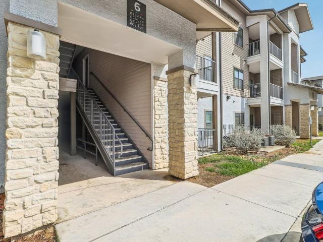 Loretto at Creekside 2 Bedroom Apartment for Rent at 7319 N Loop 1604 E, San Antonio, TX 78233