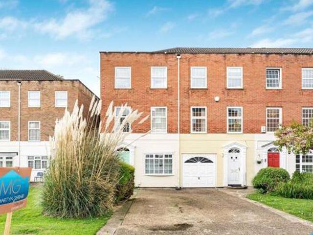 Lorian Close, London, 4 Bedroom End