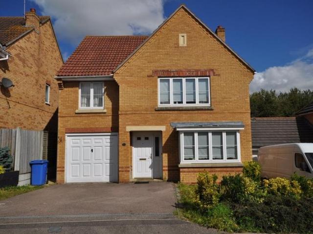 Lorimar Court Sittingbourne ME10 4 bed detached house to rent.