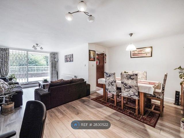 Lorne Court, London SW15, 2 bed flat to rent, £2,400 pcm | PrimeLocation