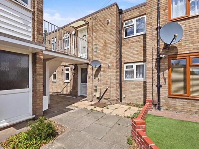 Lornes Close, Southend On Sea SS2, 2 bed flat to rent, £1,250 pcm | PrimeLocation